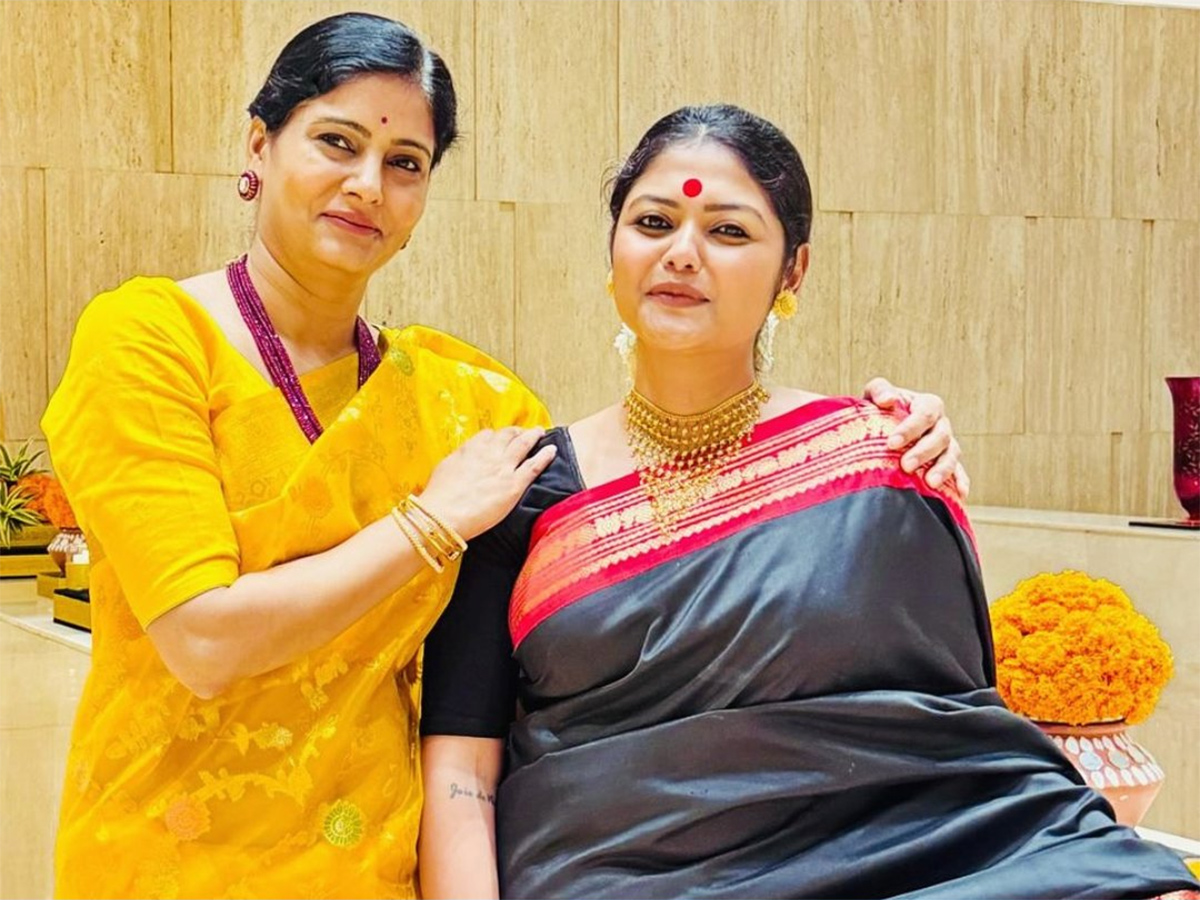 ఎంపీ లేటు వయసు పెళ్లి.. గ్రాండ్‌ రిసెప్షన్‌, అతిథుల్లో సీఎం రేవంత్‌ (ఫొటోలు) | Mahua Moitra ...